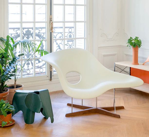 Eames La Chaise chair | lounge chair